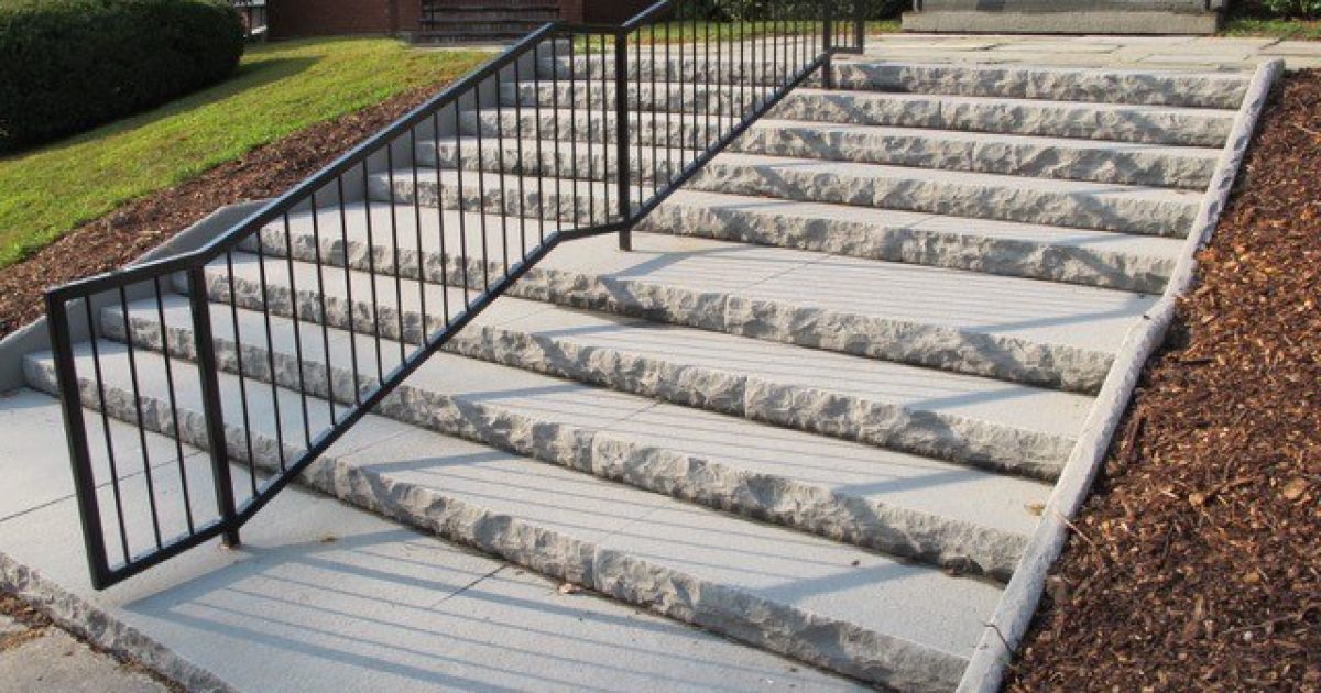 SBI Materials | Italian Bluestone - Rockfaced Treads